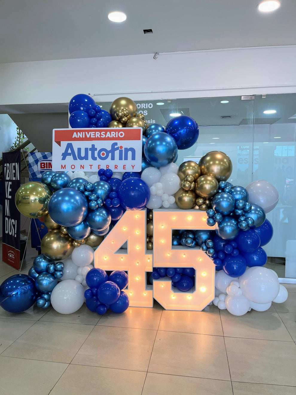 Aniversario Empresarial con Números Iluminados – Balun Globos y Eventos